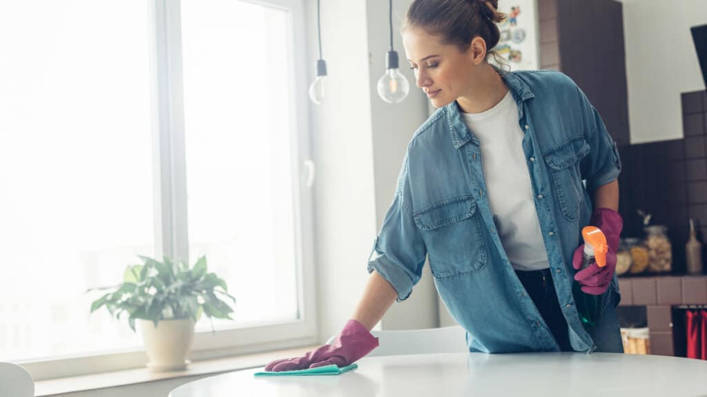 Real-Life Weekly Cleaning Schedule You Can Do (+ Free Printable)