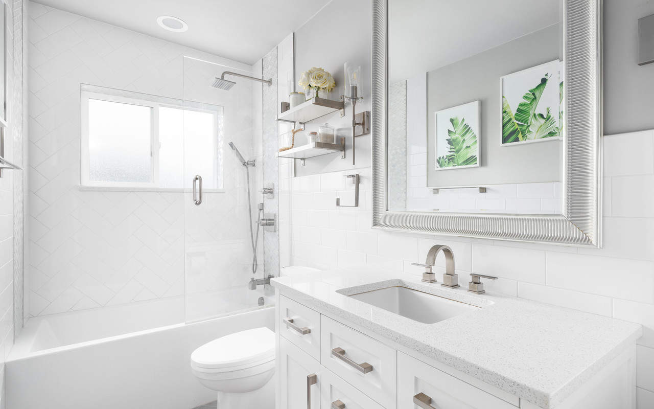 How to Clean a Dirty Bathroom In Only 15 Minutes