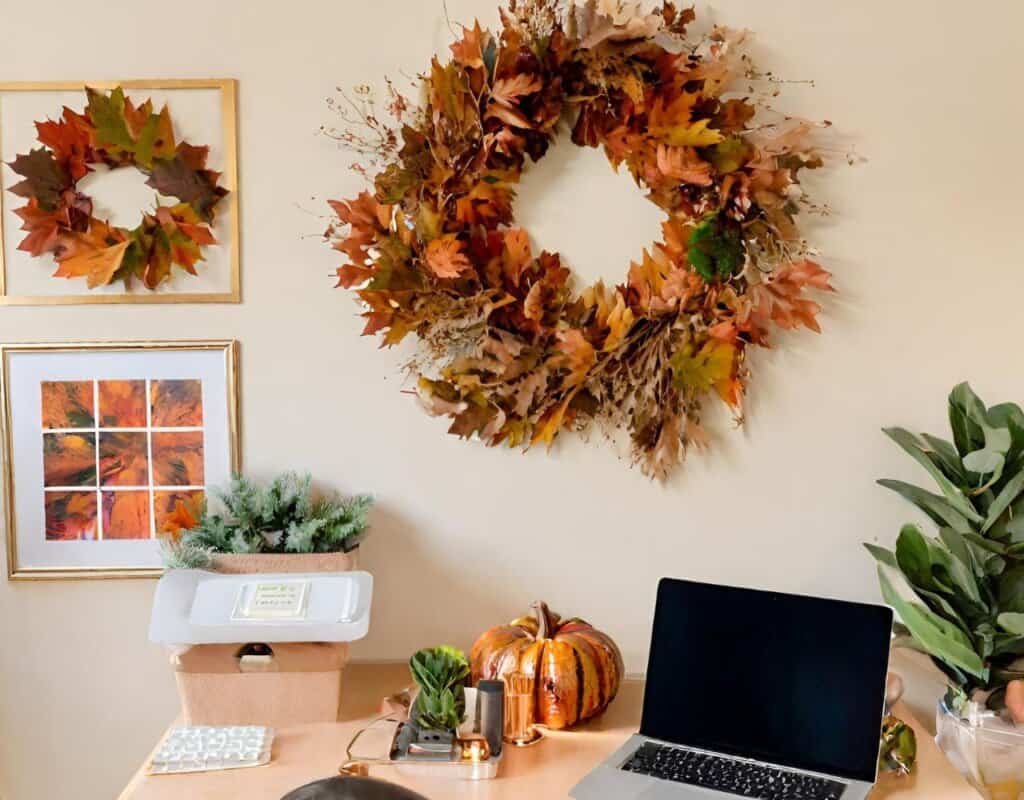19 Stylish Fall Office Decor Ideas