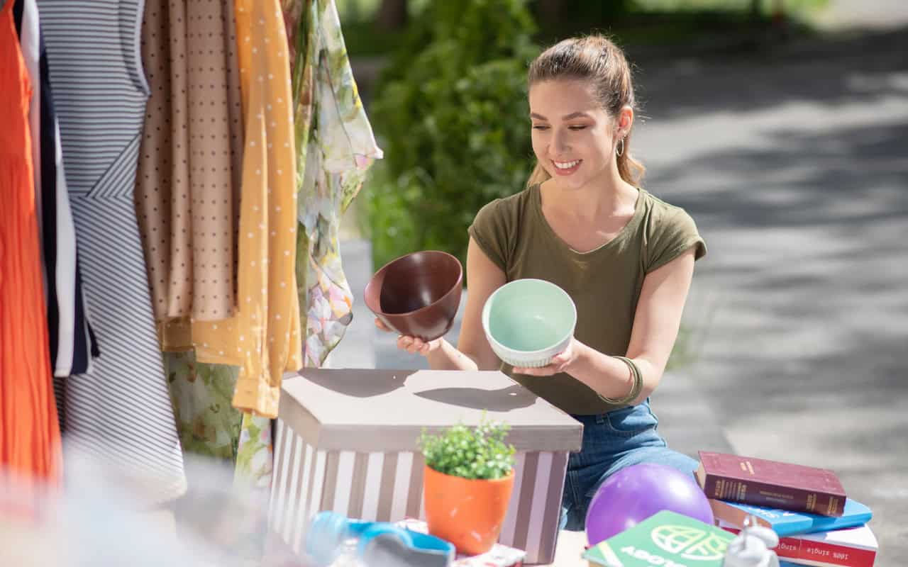 How to Have a Garage Sale That'll Help Sell Everything (and Make More ...
