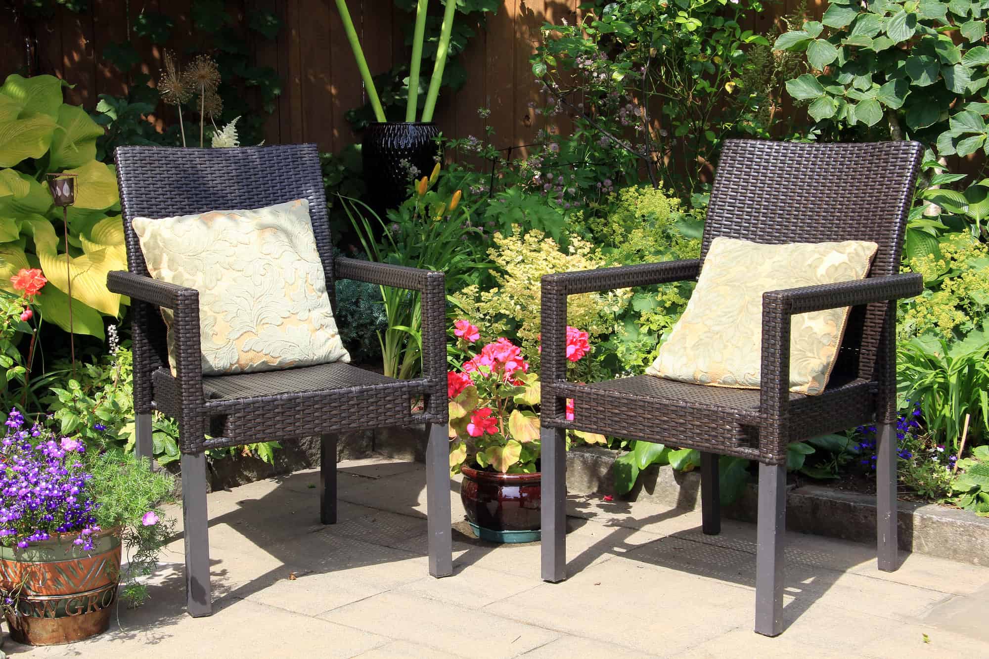 The Small Backyard & Patio That'll Make Any Outdoor Space Feel Like a ...