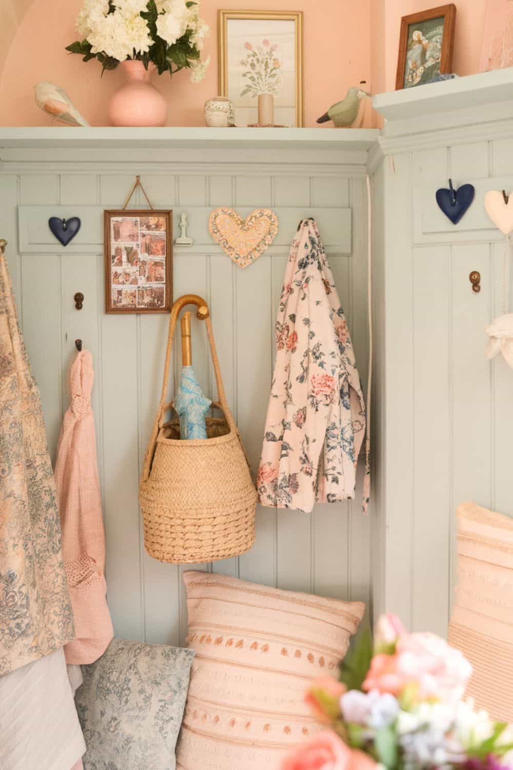 How to Create an Aesthetic Cottage Entryway