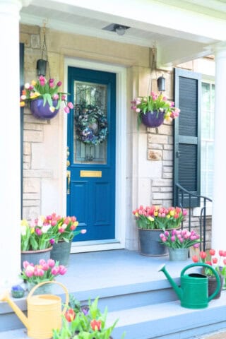 How to Style the Prettiest Spring Front Porch That Stops Guests in ...