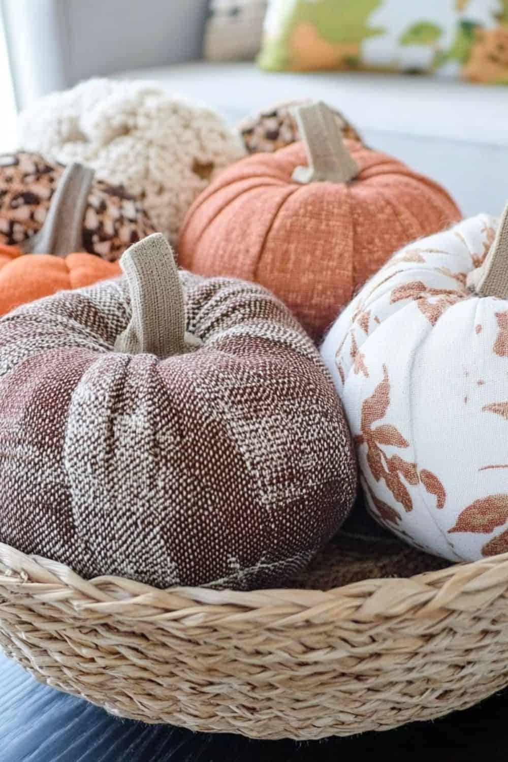 Stunning Fall Coffee Table Decor (Pumpkin Edition)